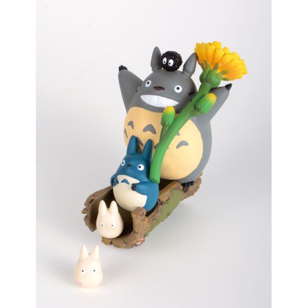 My Neighbor Totoro - Totoro Flowers Stacking Figure | Crunchyroll Store