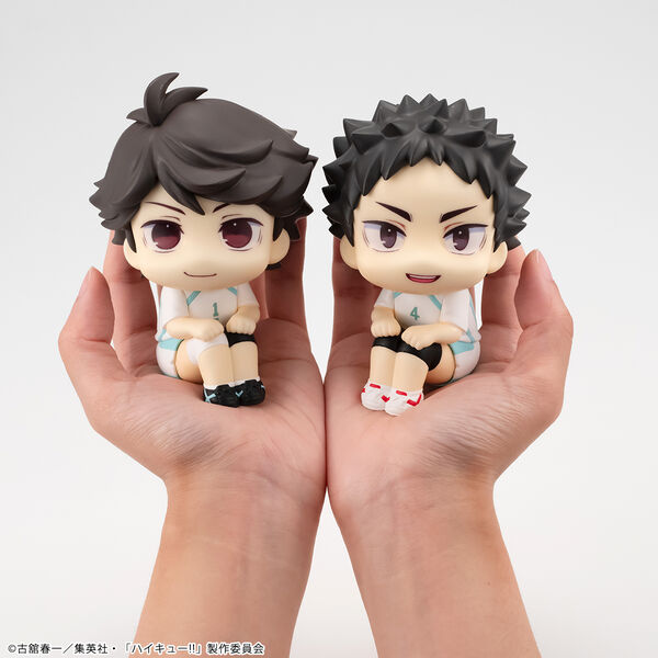 Haikyu!! - Toru Oikawa & Hajime Iwaizumi Look Up Figure Set (Uniform ...