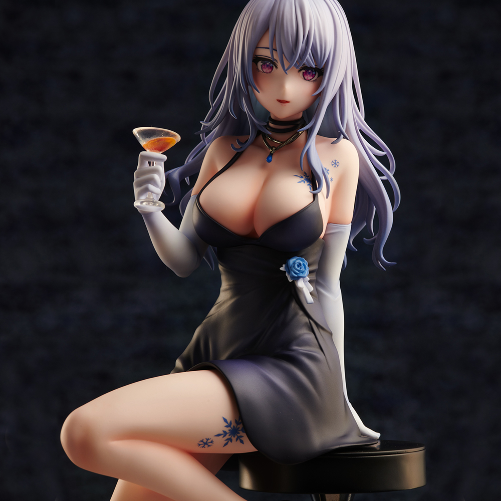 Midwinter Strategy Original Character Figure | Crunchyroll Store