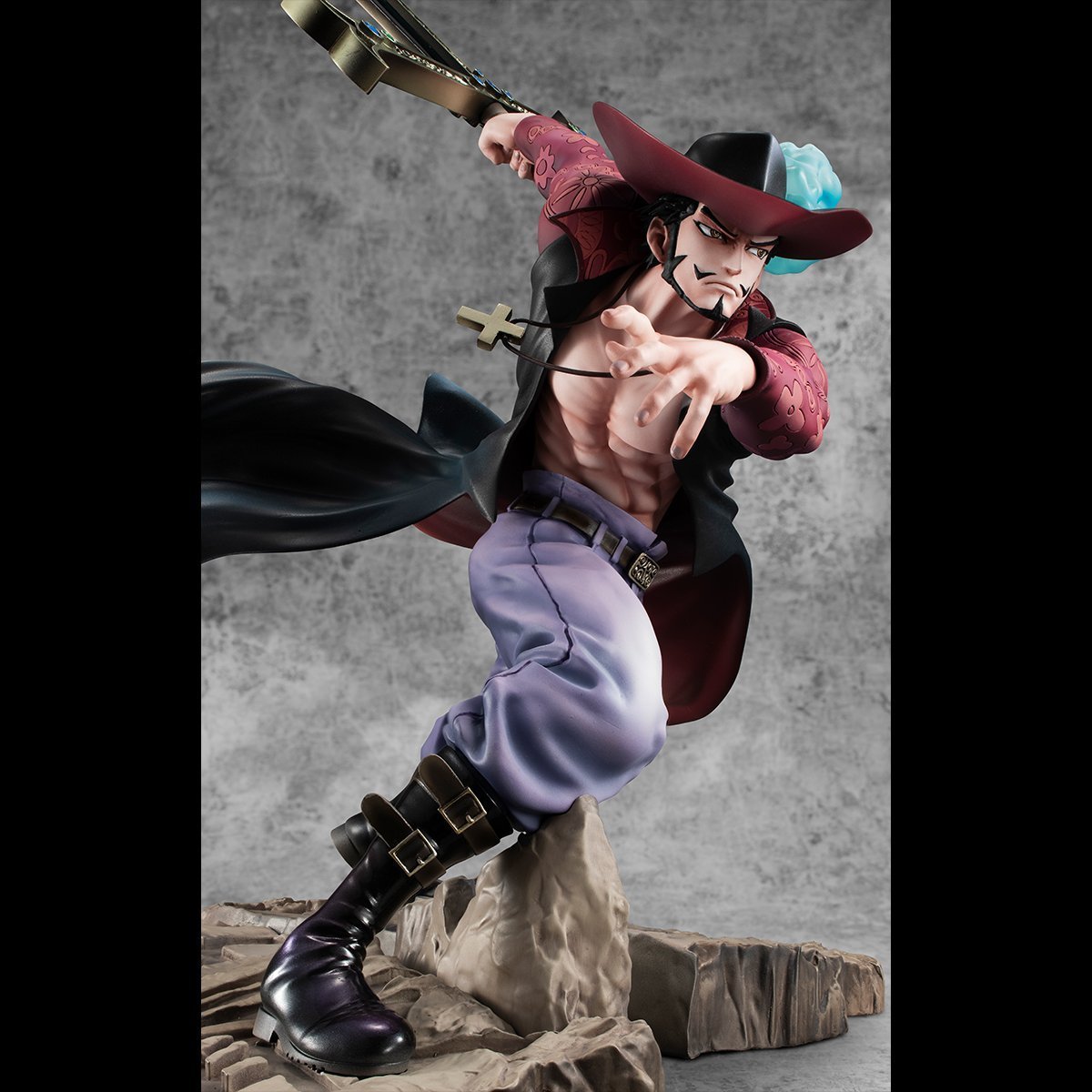 One Piece - Dracule Mihawk Portrait of Pirates Figure | Crunchyroll store