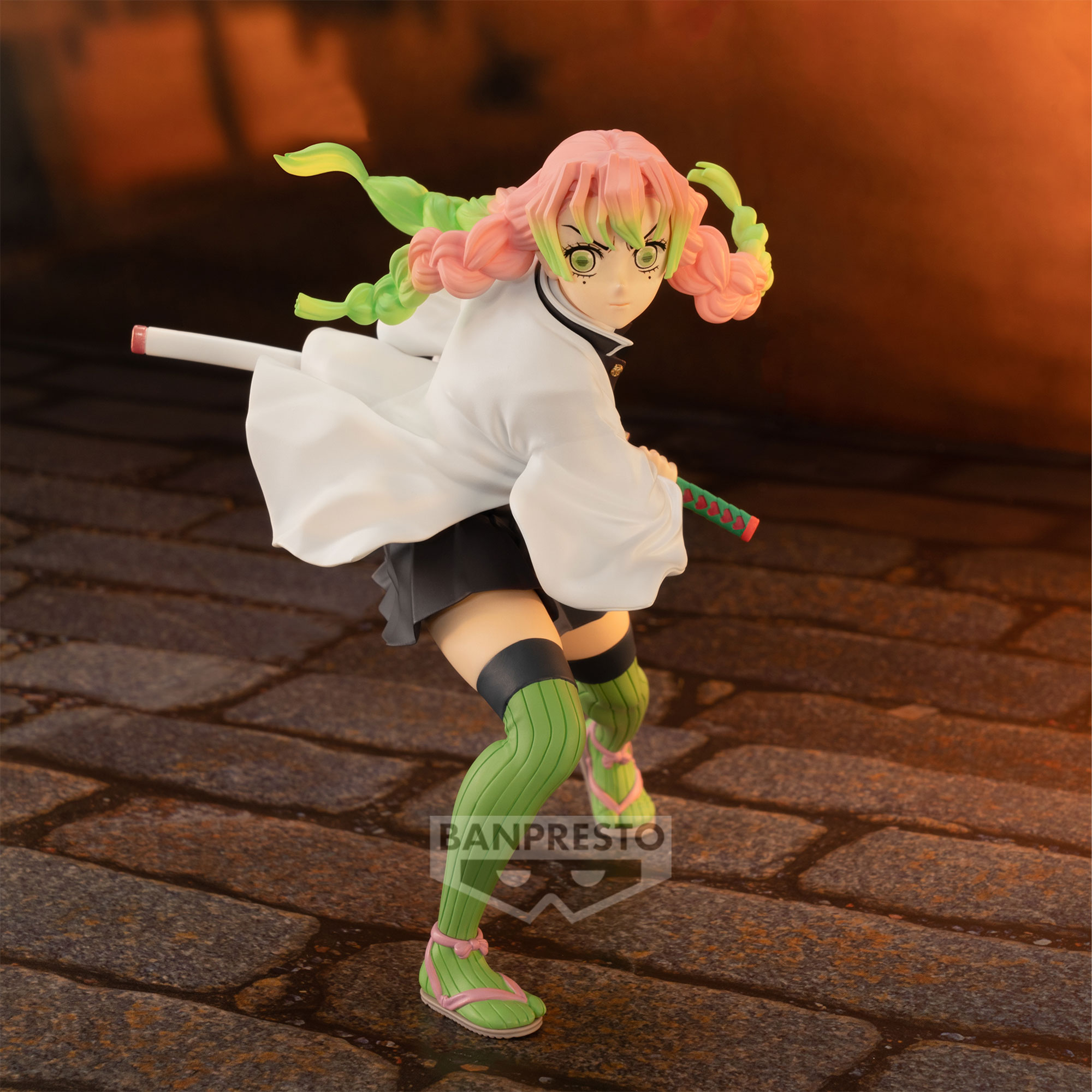 Demon Slayer: Kimetsu No Yaiba - Mitsuri Kanroji Figure | Crunchyroll Store
